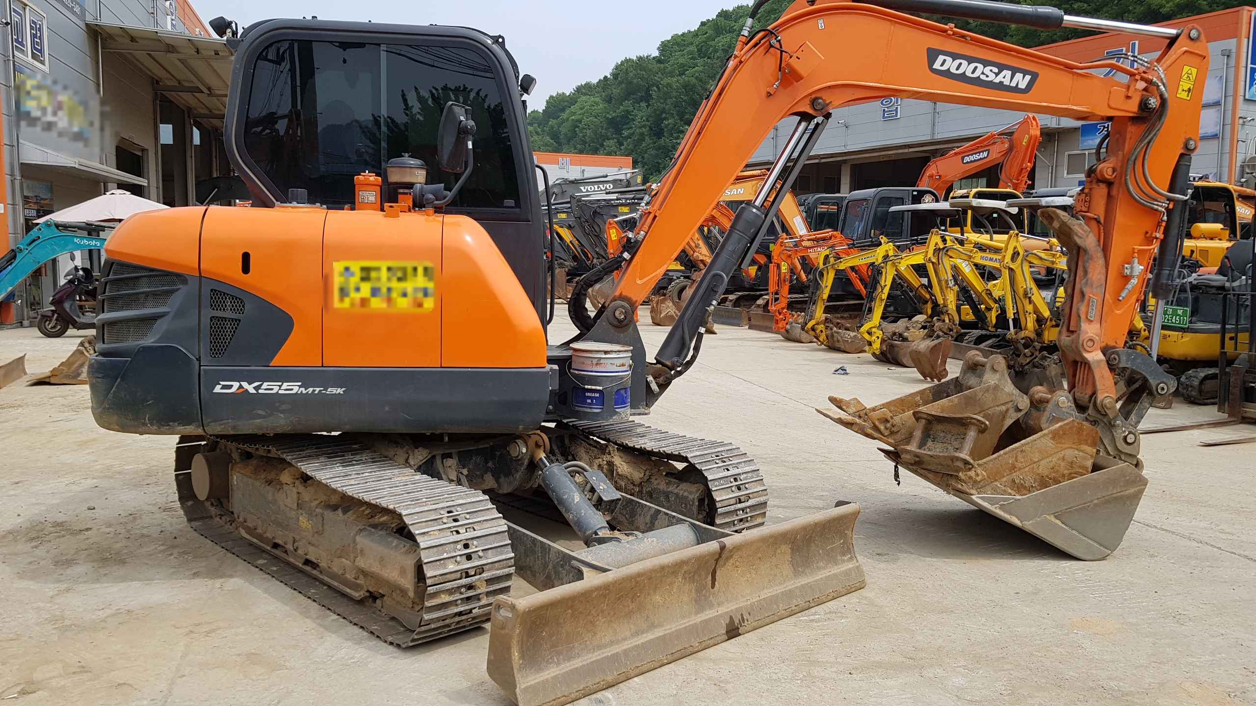 무한궤도 - 중고 건설기계 :: 굴삭기/어태치부속 - 굴삭기 0.3 ㎥ 이하 DX55MT5K코풀